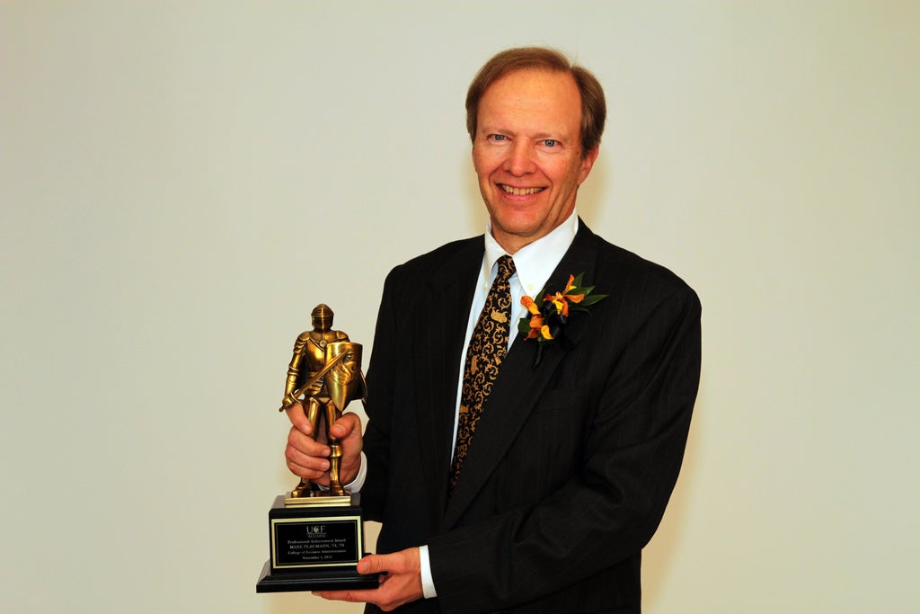 College of Business Hall-of-Famer Gives Back to UCF Students