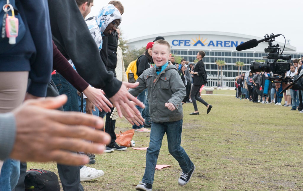 UCF attempts world-record high five, brings attention to 3-D arm team