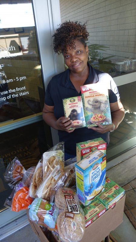 Christine Pugh Helps Fill Shelves at Knights Pantry | UCF News